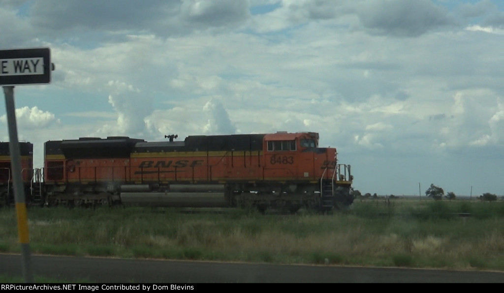 BNSF 8483